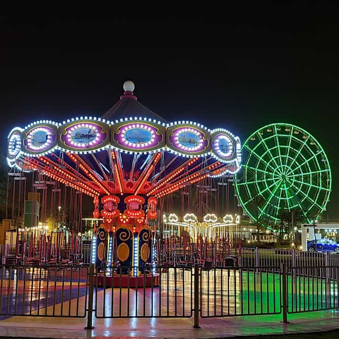 تحت الأضواء رحلة مثيرة إلى ZED Park وتجربة الإثارة والتسلية